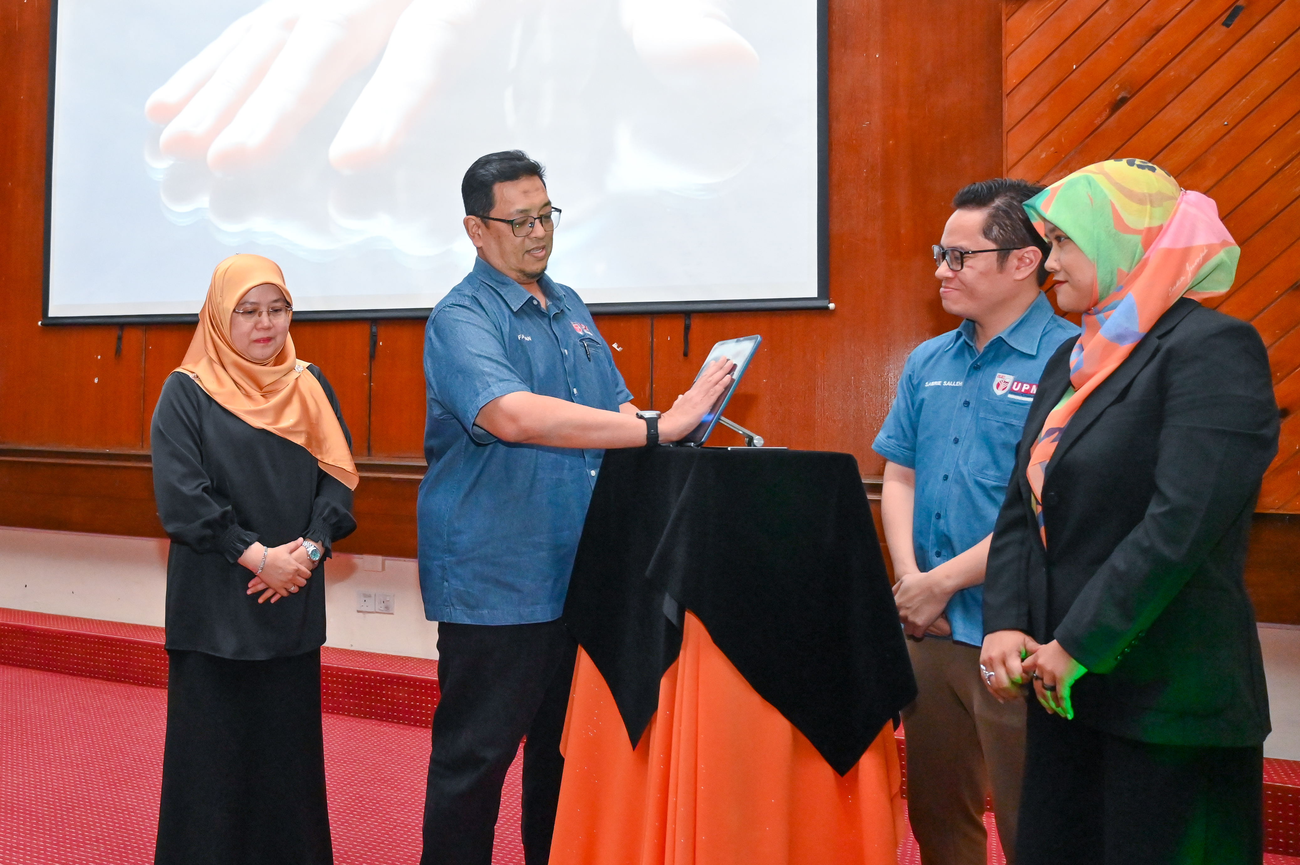 Encouraging Industry–University Collaboration